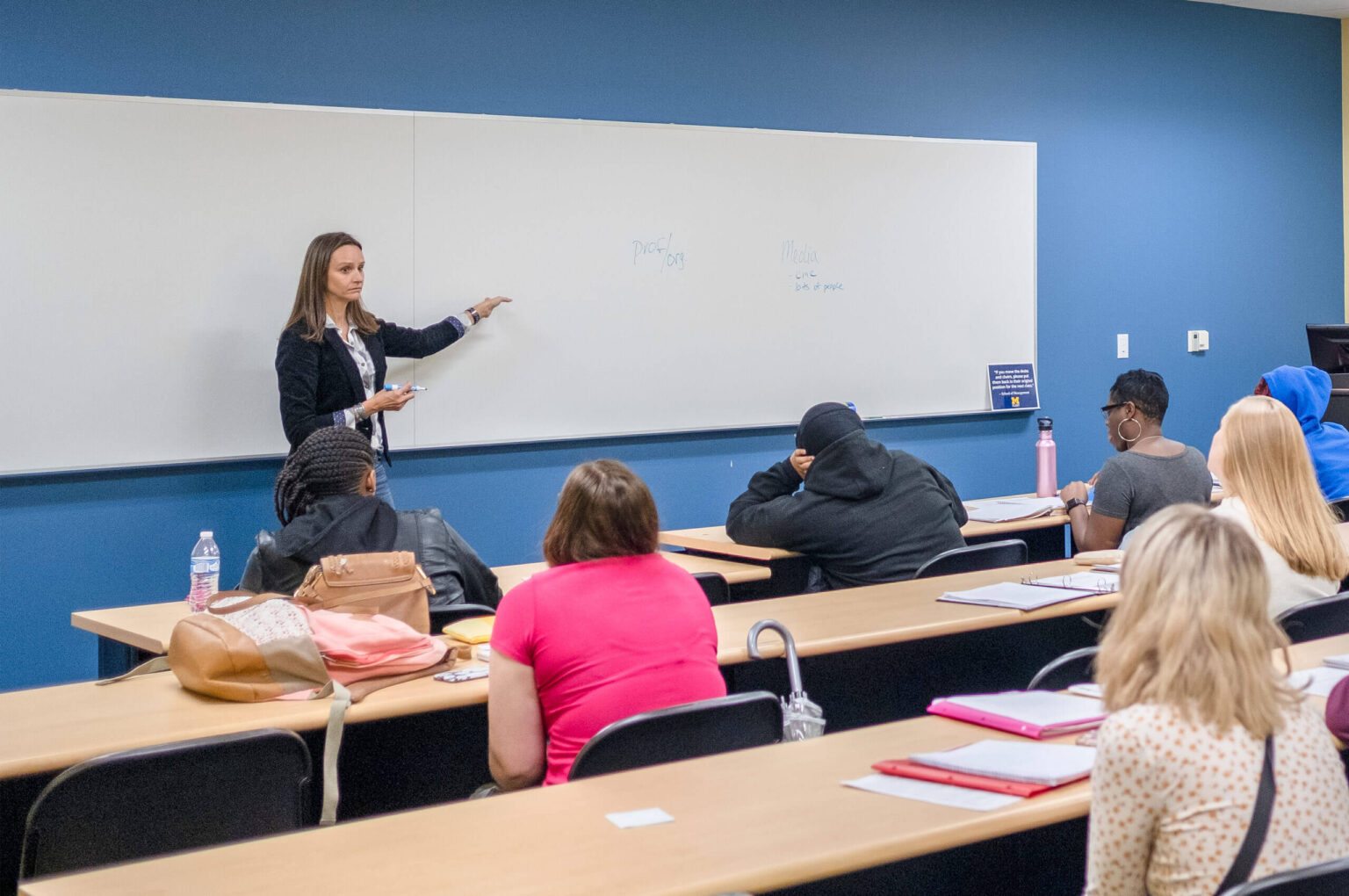 Lithuto tsa Puisano | Univesithi ea Michigan-Flint College of Arts ...